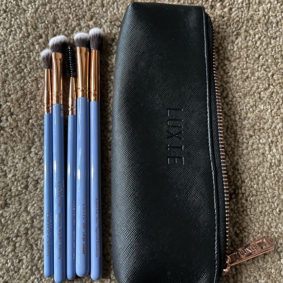 Luxie | Makeup | Luxie Wonderlust Bag And 5 Different Makeup Brushes ...